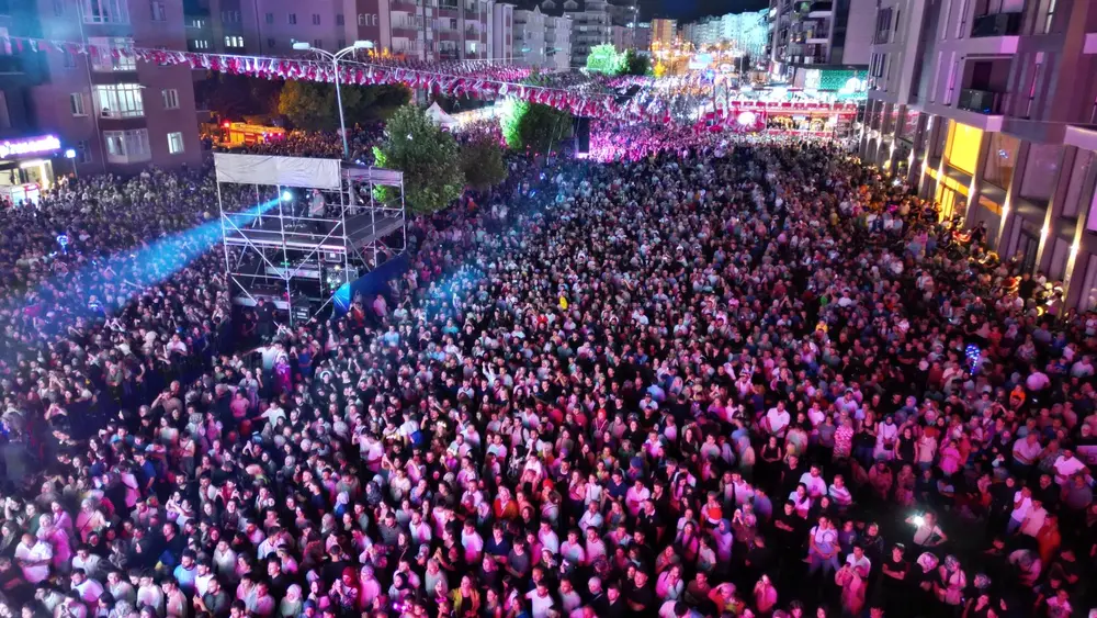 Çankırı Tuz Festivali 2025: Emir Can İğrek ve Zeynep Bastık Konseri Ne ...