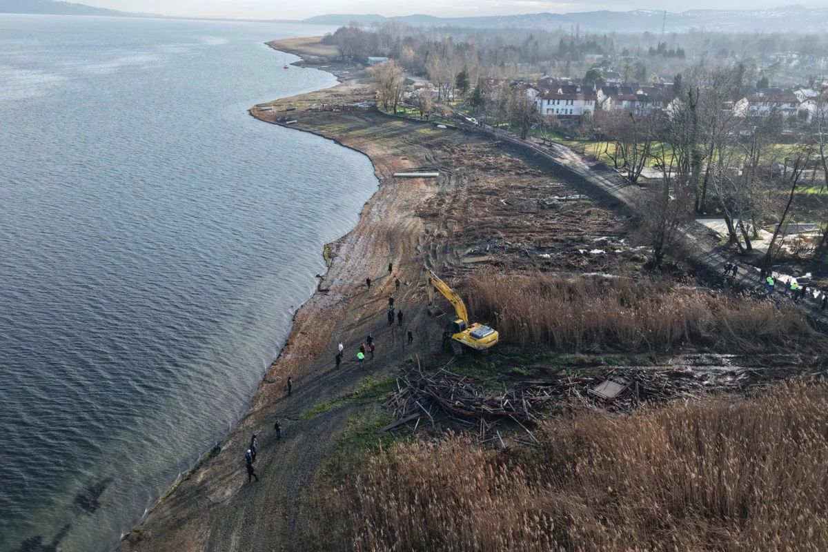 Sapanca Gölü'ndeki Kaçak İskelelerin Kaldırılması Başladı | Ufuk Gazetesi