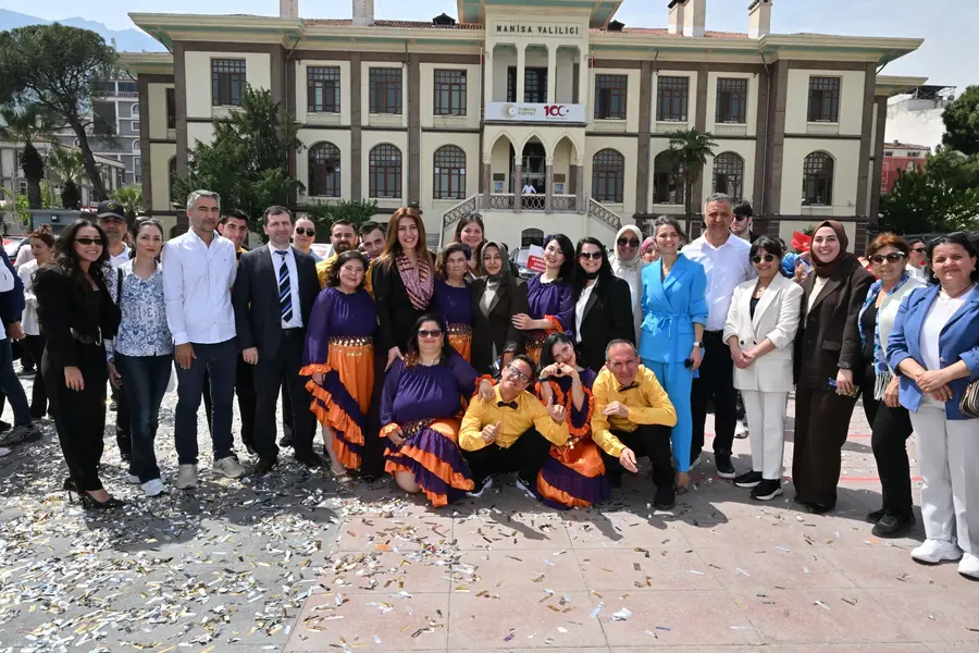 Manisa'da "Engelsiz Manisa" Yürüyüşü Düzenlendi | Ufuk Gazetesi